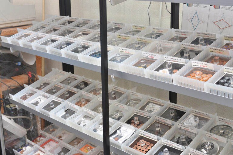 素晴らしきビリヤードMONOの世界！ カスタムキューからトレーニンググッズまでを徹底紹介！ | ビリヤード総合情報サイト Web CUE'S